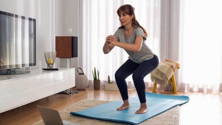 Otthoni edzésterv kezdőknek: Napi 30 perces, 5 napos program - Edzéstervek - Otthoni edzéstervek